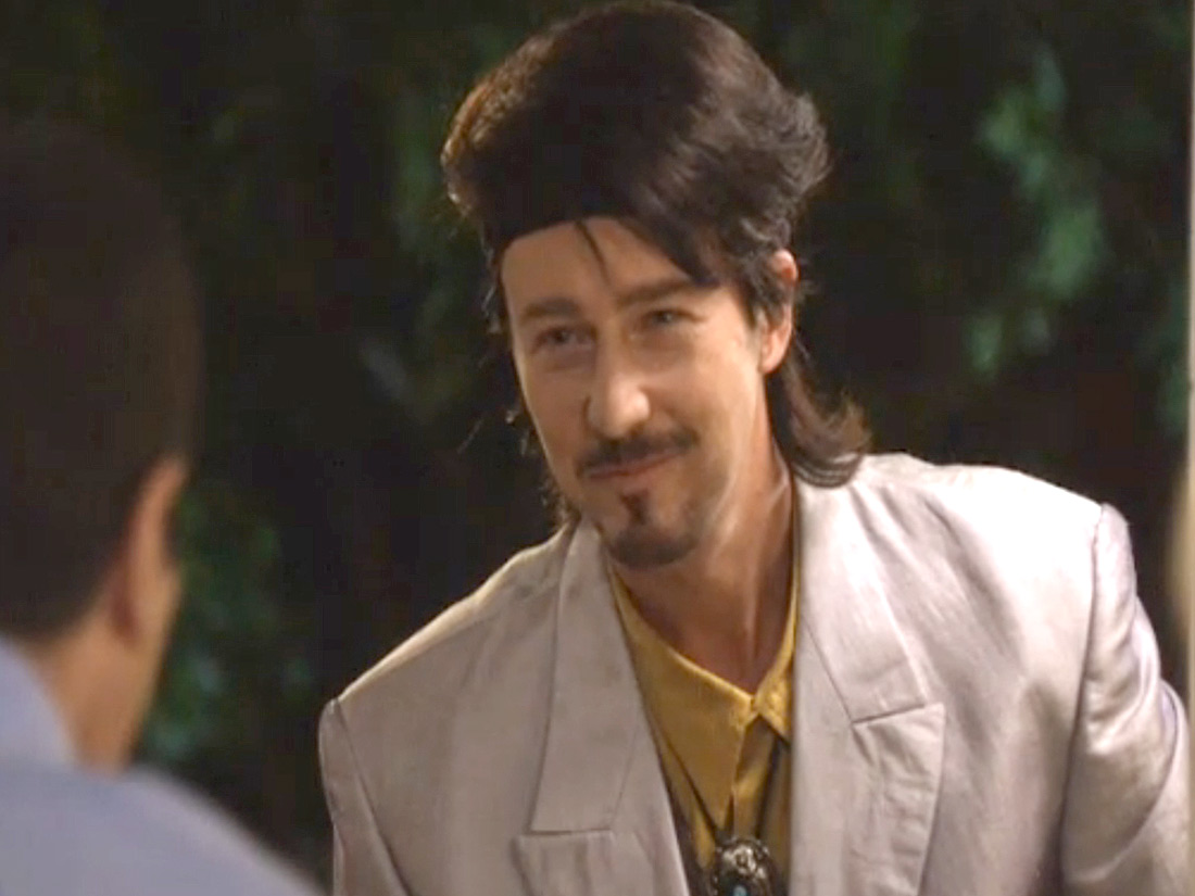 Edward Norton dans « Modern Family » - Quand les stars s’invitent dans ... Edward Norton dans « Modern Family » - Quand les stars s’invitent dans ...
